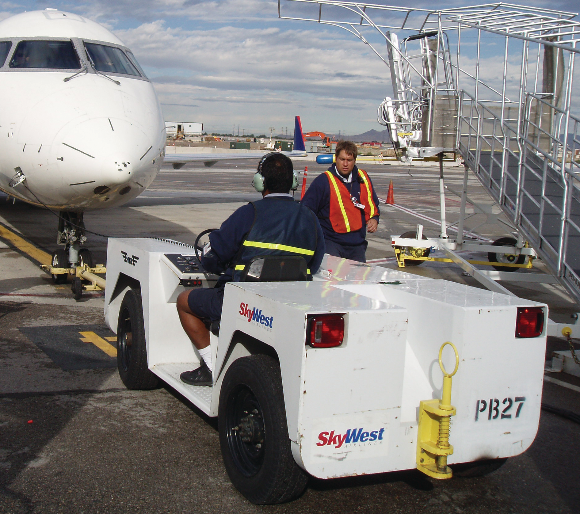 All-Wheel Drive Aircraft Tractors | Aviation Pros