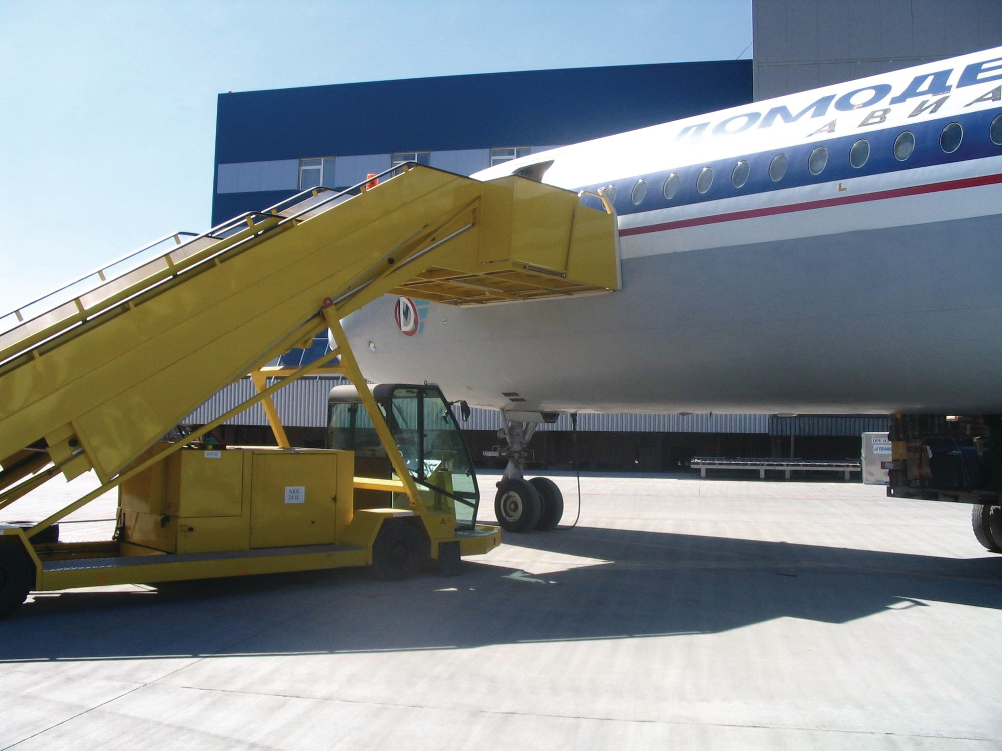 Mobile Passenger Steps | Aviation Pros