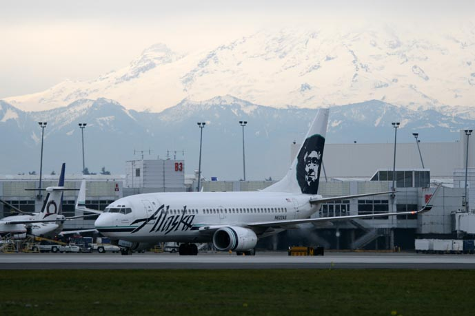 Sea-Tac Refuelers Threaten Strike Over Safety, Worker's Suspension ...