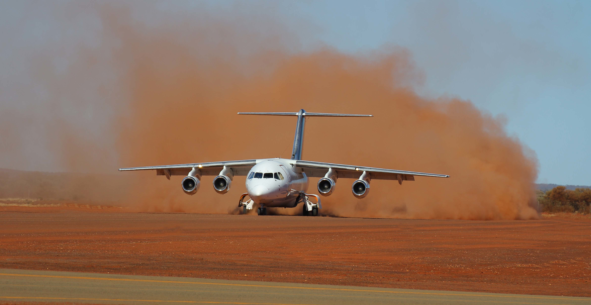 BAe 146/Avro RJ Unpaved Runway Capability Gives Cobham Competitive Edge ...