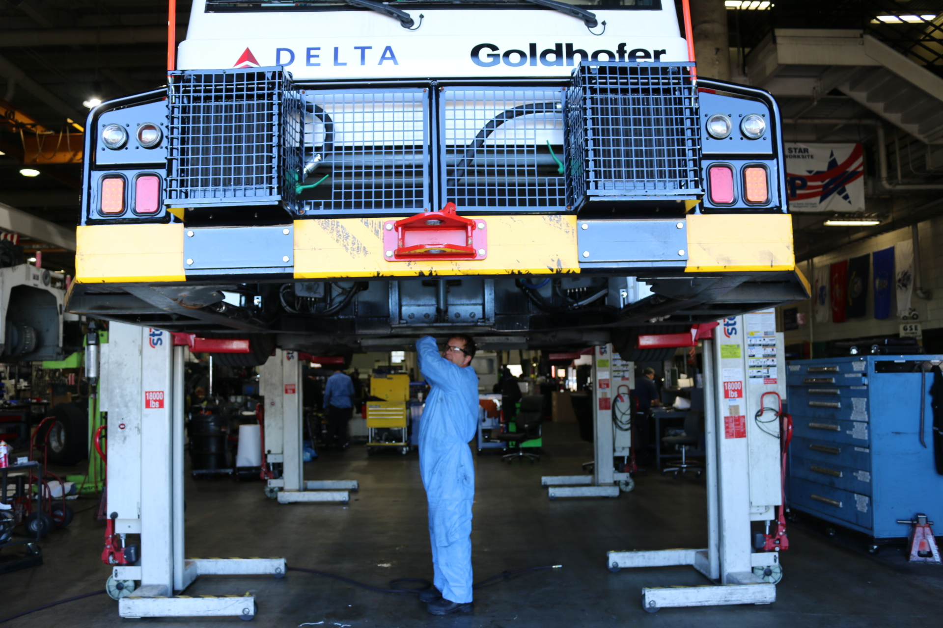 Delta's Other Fleet: The Science Behind Ground Equipment | Aviation Pros