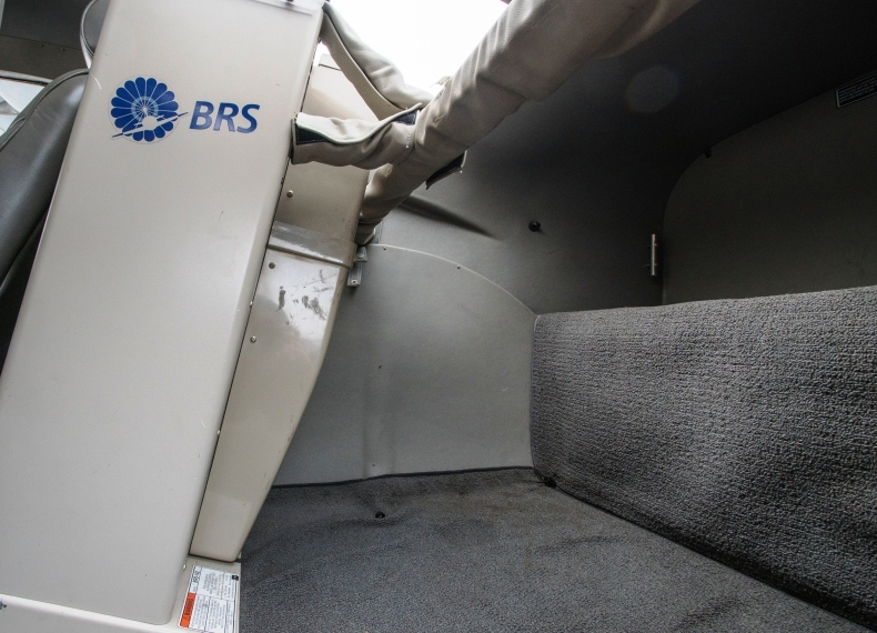 EAA AirVenture Attendees Offered Special on Cessna 172/182 Parachute ...