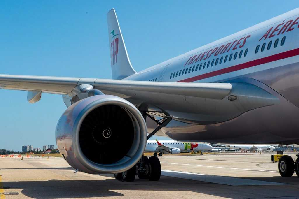 TAP Air Portugal Lands First-Ever 70’s Retro Flight in the U.S ...