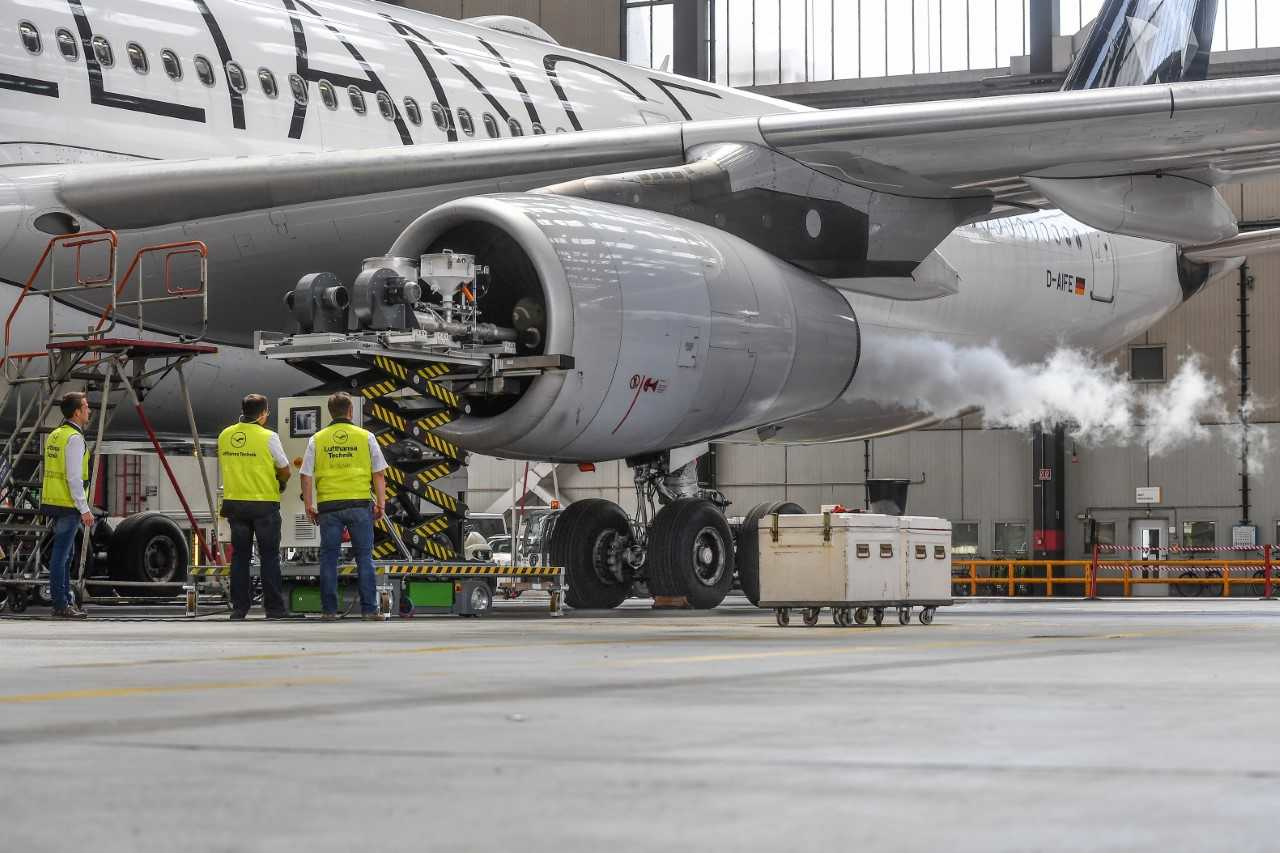 First engine wash with carbon dioxide pellets worldwide | Aviation Pros