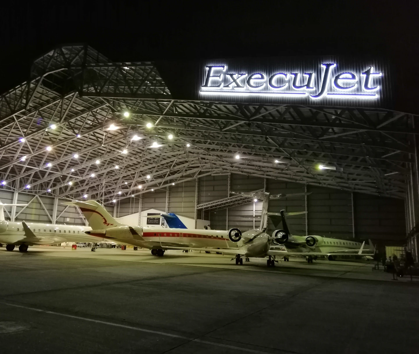 Execujet Logo