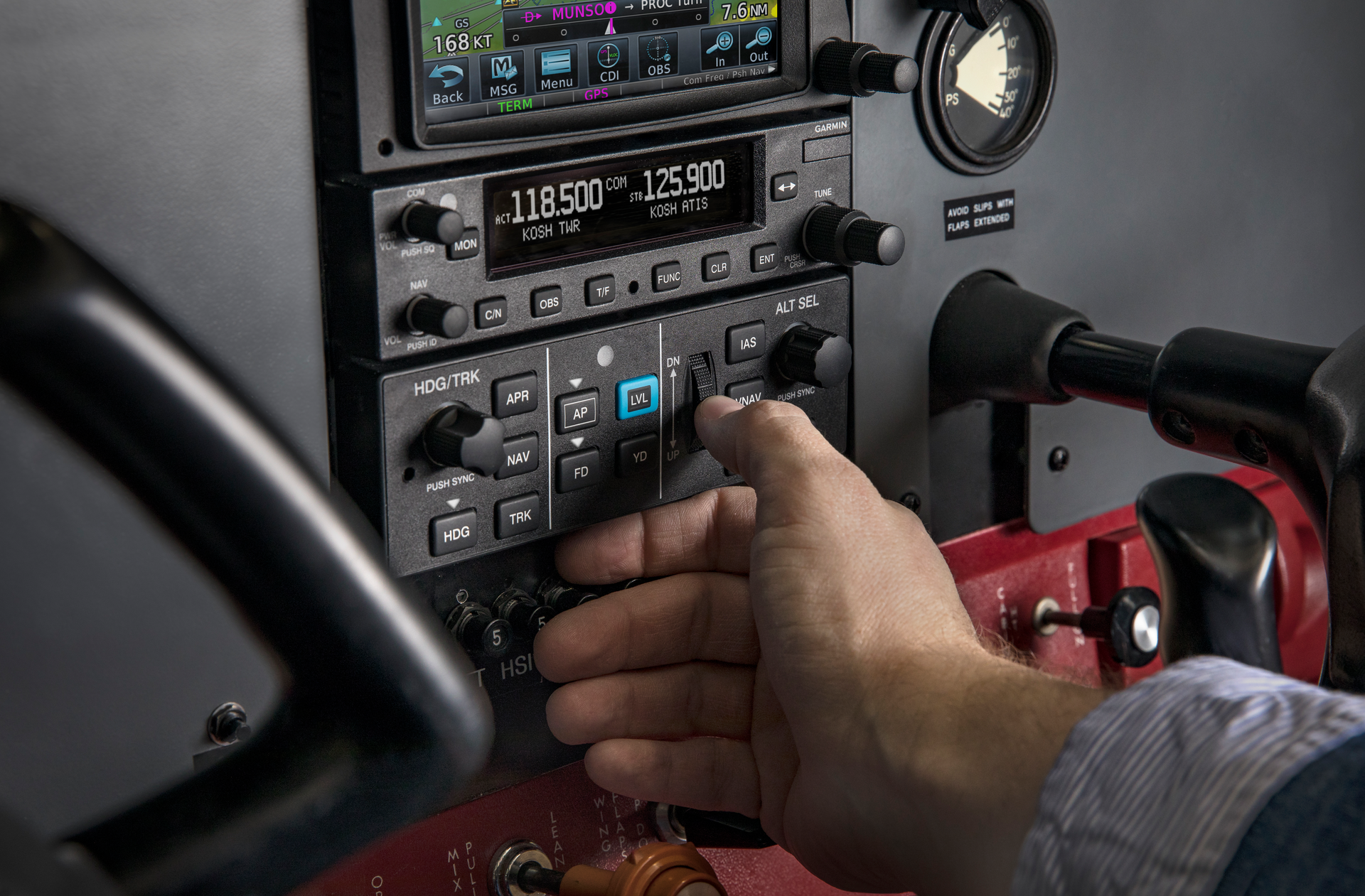 Garmin Receives Approval for the GFC 500 Autopilot in the Cessna 180/ ...