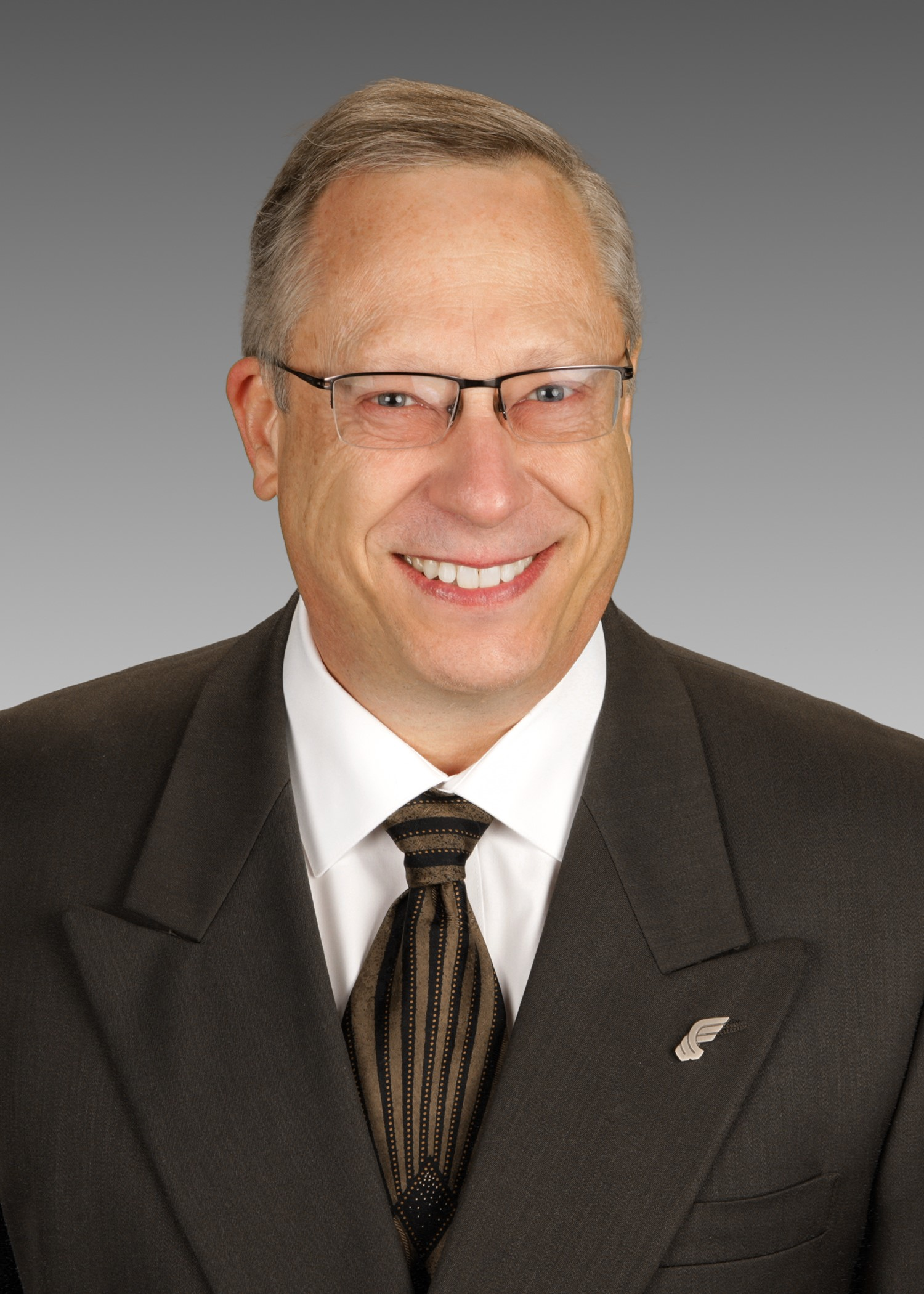 Victor White, A.A.E., Honored With AAAE Distinguished Service Award ...