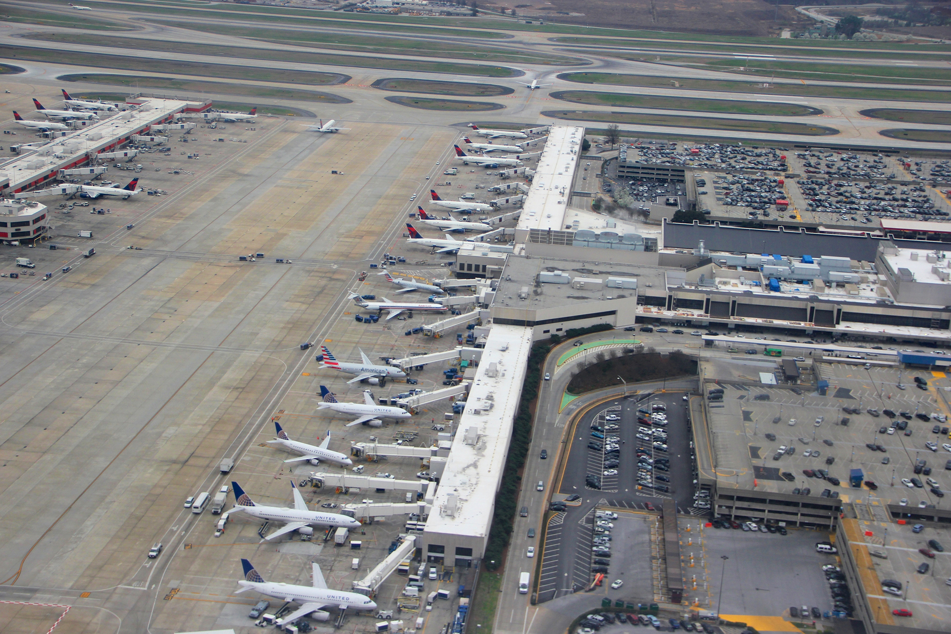 Jet Bridge Collapse at Atlanta Airport Injures Several Employees ...