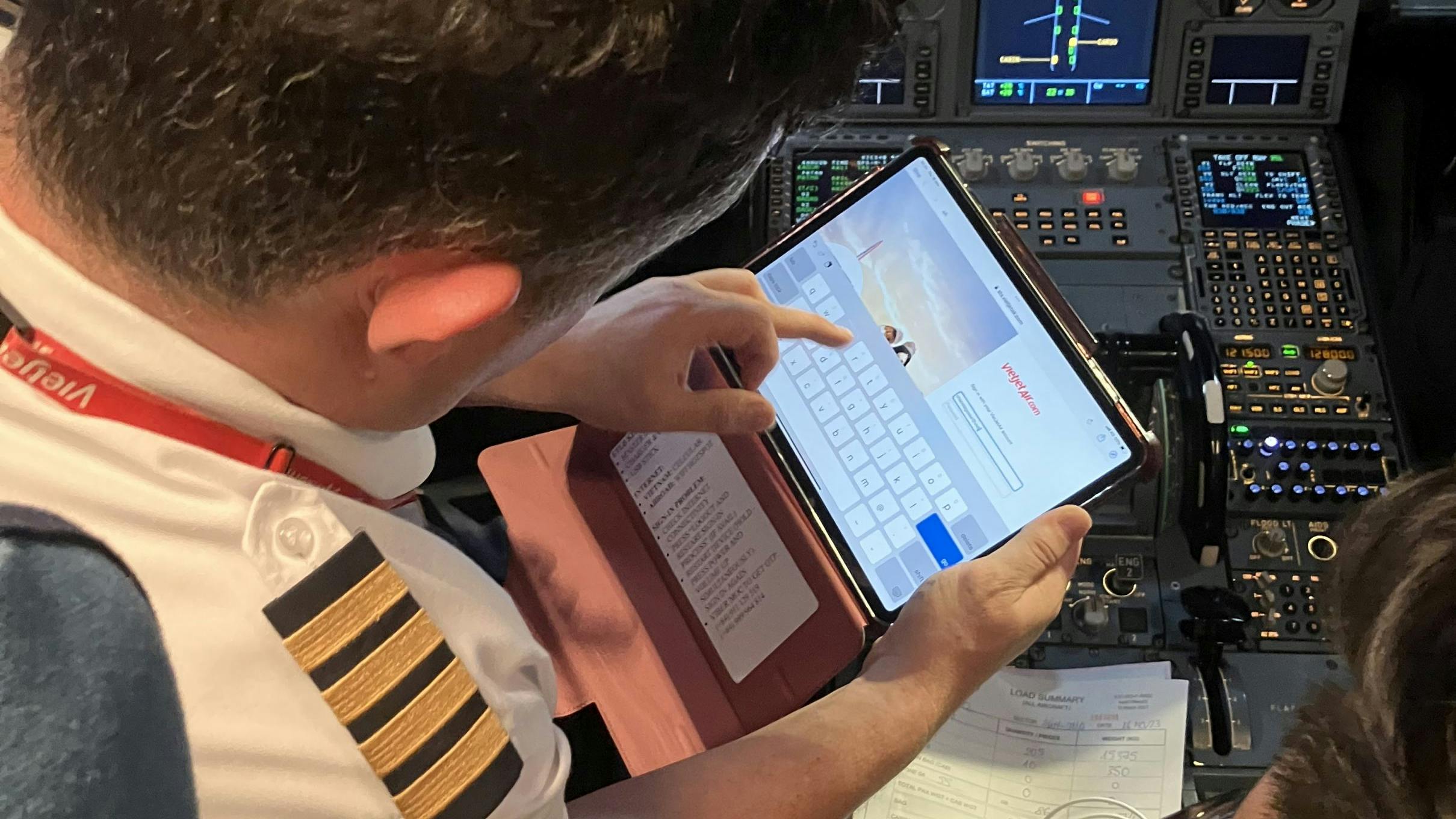 VietJet Introduces AVIATAR's Electronic Technical Logbook | Aviation Pros